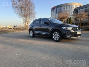 Pelēks Volkswagen T-Roc 2018 Rīga, ar dzinēja tilpumu 1.50 L un nobraukumu 203 tūkst. km par 15300 €, foto  vietnē AUTOMOTO.COM.LV