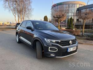 Pelēks Volkswagen T-Roc 2018 Rīga, ar dzinēja tilpumu 1.50 L un nobraukumu 203 tūkst. km par 15300 €, foto 4 vietnē AUTOMOTO.COM.LV