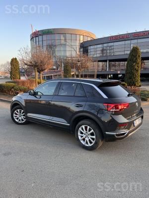Pelēks Volkswagen T-Roc 2018 Rīga, ar dzinēja tilpumu 1.50 L un nobraukumu 203 tūkst. km par 15300 €, foto 7 vietnē AUTOMOTO.COM.LV