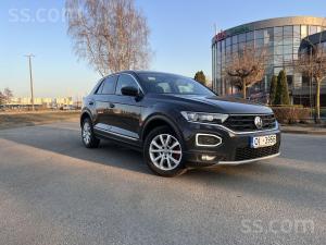 Pelēks Volkswagen T-Roc 2018 Rīga, ar dzinēja tilpumu 1.50 L un nobraukumu 203 tūkst. km par 15300 €, foto 3 vietnē AUTOMOTO.COM.LV
