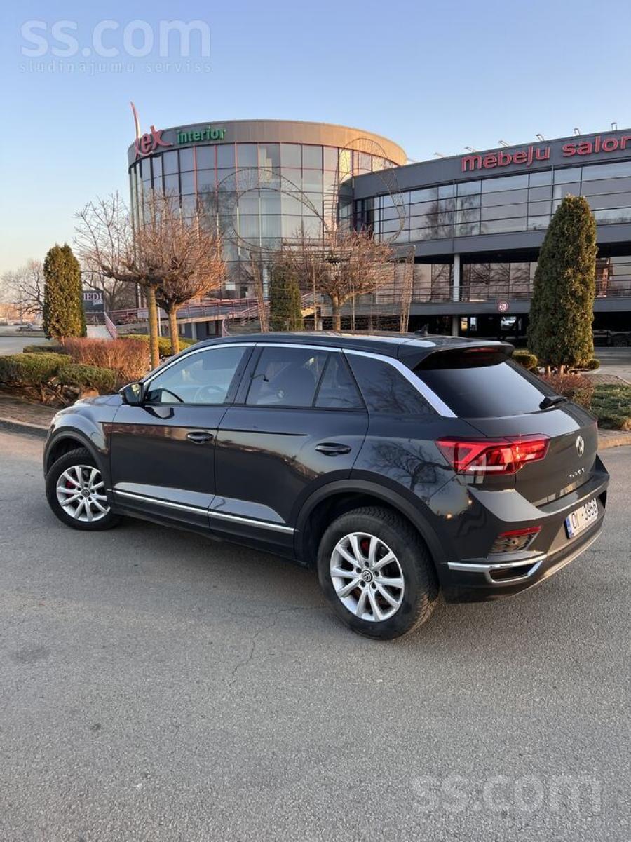 Pelēks Volkswagen T-Roc 2018 Rīga, ar dzinēja tilpumu 1.50 L un nobraukumu 203 tūkst. km par 15300 €, foto 7 vietnē AUTOMOTO.COM.LV