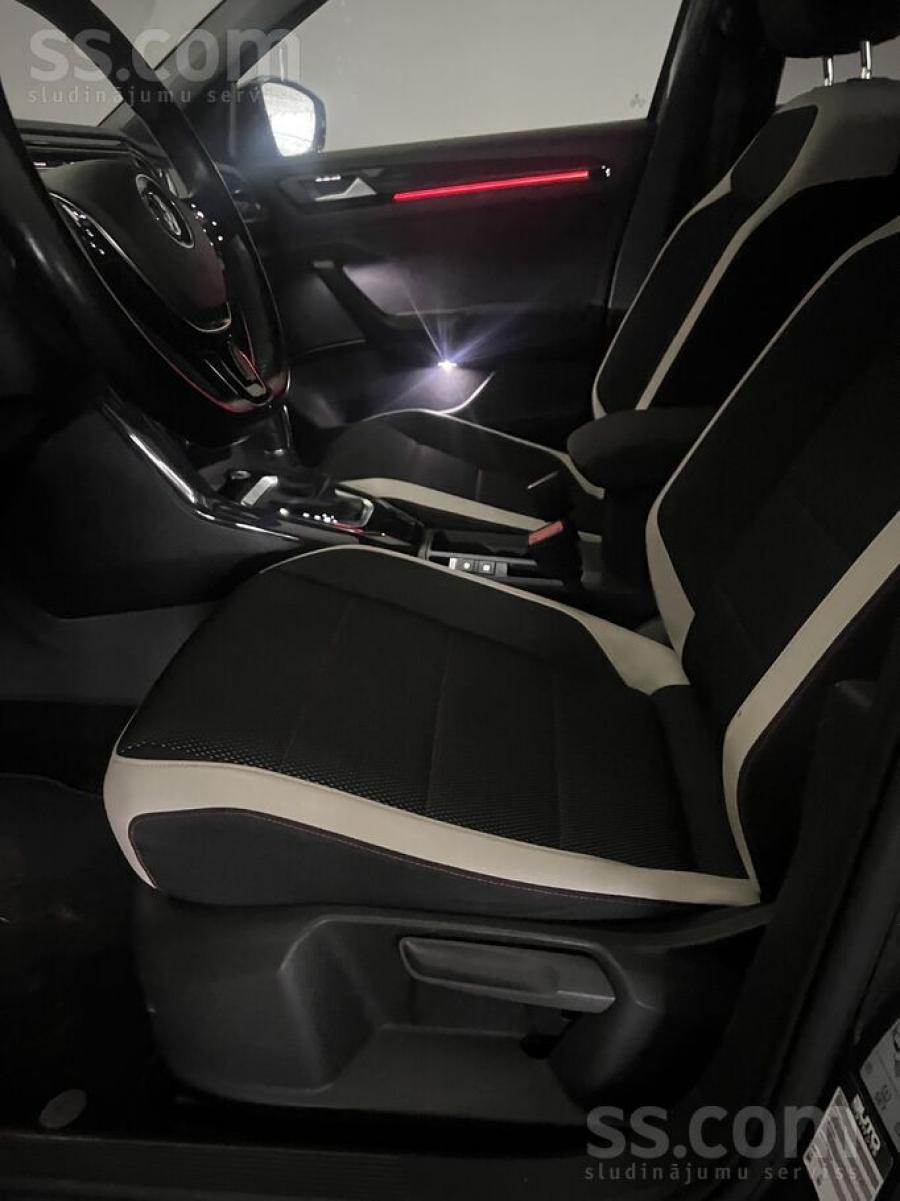 Pelēks Volkswagen T-Roc 2018 Rīga, ar dzinēja tilpumu 1.50 L un nobraukumu 203 tūkst. km par 15300 €, foto 13 vietnē AUTOMOTO.COM.LV