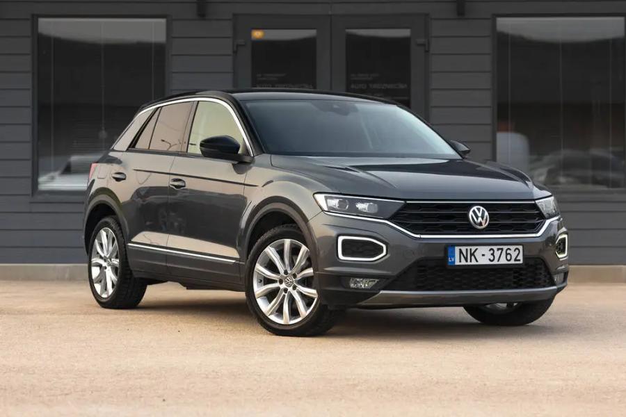Pelēks Volkswagen T-Roc 2018 Jelgava, ar dzinēja tilpumu 2.00 L un nobraukumu 199 tūkst. km par 15350 €, foto 1 vietnē AUTOMOTO.COM.LV
