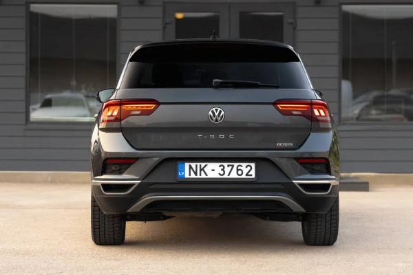 Pelēks Volkswagen T-Roc 2018 Jelgava, ar dzinēja tilpumu 2.00 L un nobraukumu 199 tūkst. km par 15350 €, foto 7 vietnē AUTOMOTO.COM.LV