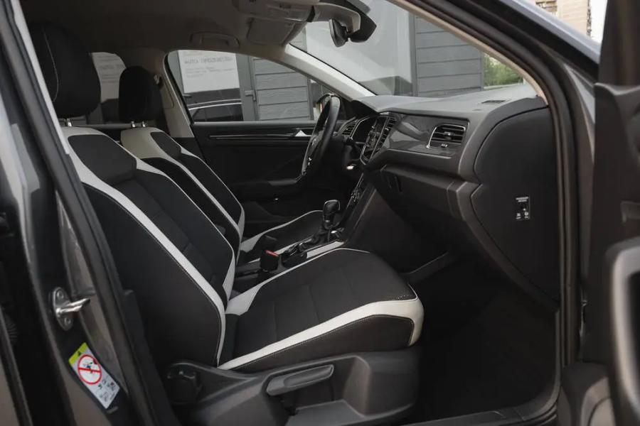 Pelēks Volkswagen T-Roc 2018 Jelgava, ar dzinēja tilpumu 2.00 L un nobraukumu 199 tūkst. km par 15350 €, foto 10 vietnē AUTOMOTO.COM.LV