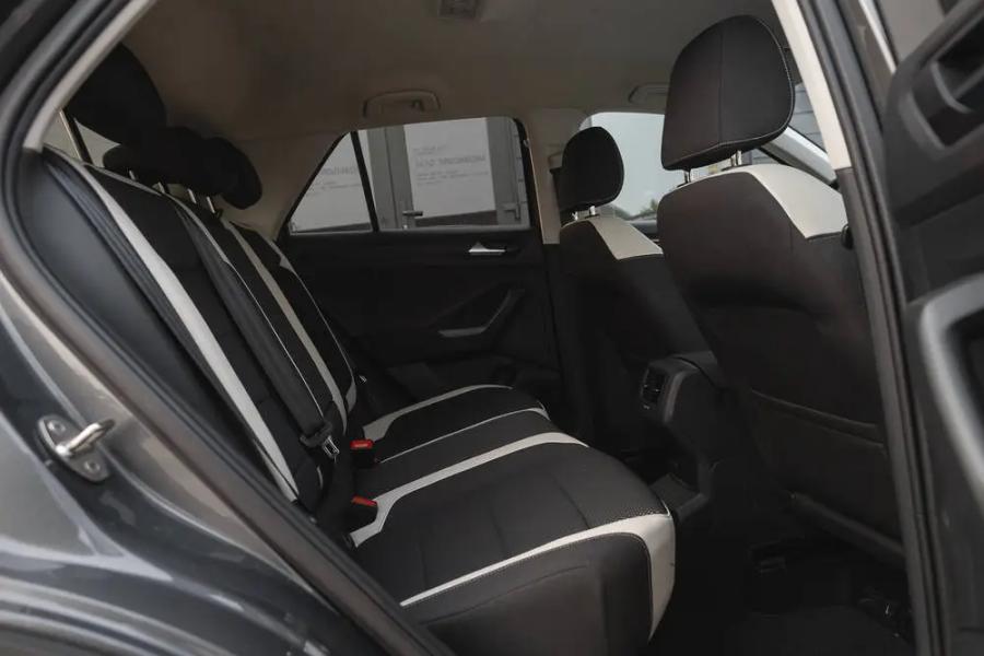 Pelēks Volkswagen T-Roc 2018 Jelgava, ar dzinēja tilpumu 2.00 L un nobraukumu 199 tūkst. km par 15350 €, foto 11 vietnē AUTOMOTO.COM.LV