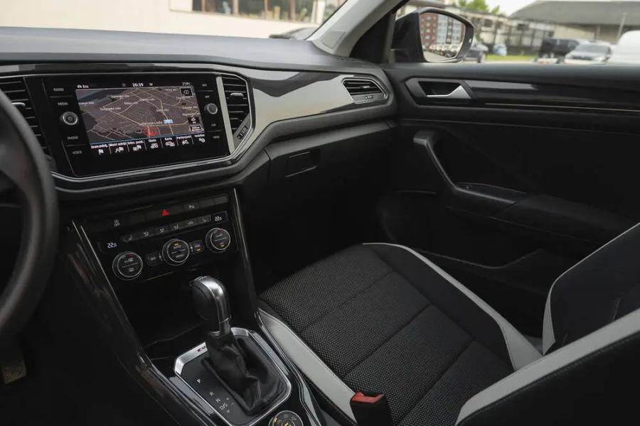 Pelēks Volkswagen T-Roc 2018 Jelgava, ar dzinēja tilpumu 2.00 L un nobraukumu 199 tūkst. km par 15350 €, foto 12 vietnē AUTOMOTO.COM.LV