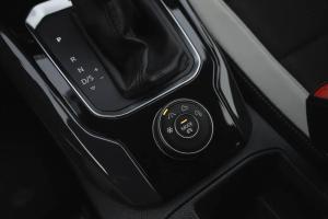 Pelēks Volkswagen T-Roc 2018 Jelgava, ar dzinēja tilpumu 2.00 L un nobraukumu 199 tūkst. km par 15350 €, foto 13 vietnē AUTOMOTO.COM.LV