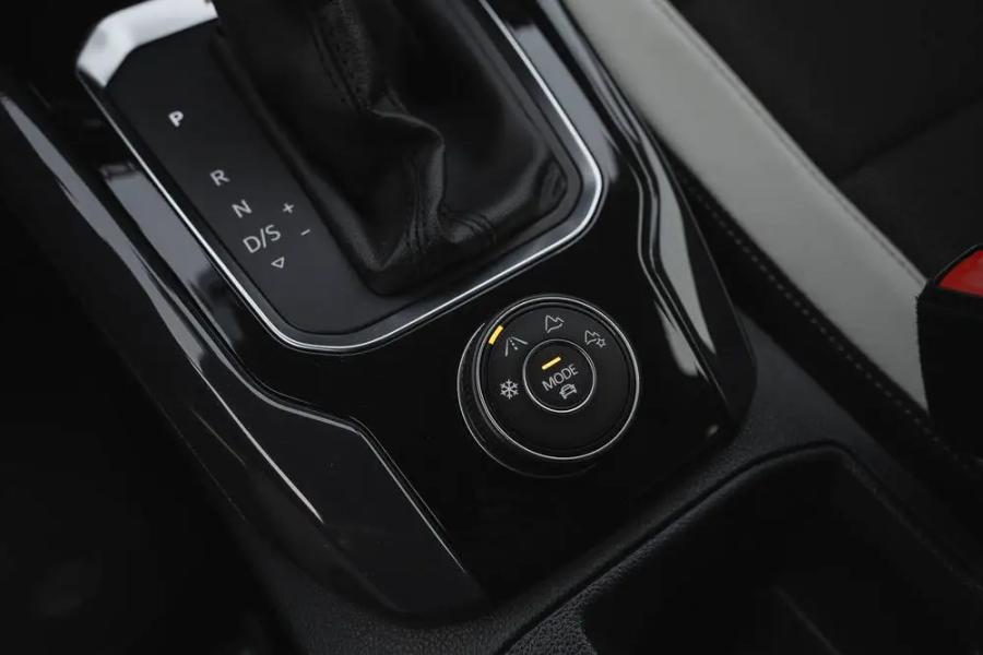 Pelēks Volkswagen T-Roc 2018 Jelgava, ar dzinēja tilpumu 2.00 L un nobraukumu 199 tūkst. km par 15350 €, foto 13 vietnē AUTOMOTO.COM.LV