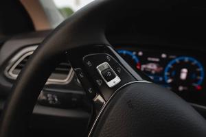 Pelēks Volkswagen T-Roc 2018 Jelgava, ar dzinēja tilpumu 2.00 L un nobraukumu 199 tūkst. km par 15350 €, foto 19 vietnē AUTOMOTO.COM.LV