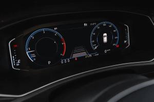 Pelēks Volkswagen T-Roc 2018 Jelgava, ar dzinēja tilpumu 2.00 L un nobraukumu 199 tūkst. km par 15350 €, foto 21 vietnē AUTOMOTO.COM.LV