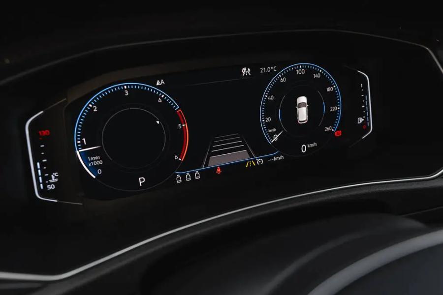 Pelēks Volkswagen T-Roc 2018 Jelgava, ar dzinēja tilpumu 2.00 L un nobraukumu 199 tūkst. km par 15350 €, foto 21 vietnē AUTOMOTO.COM.LV
