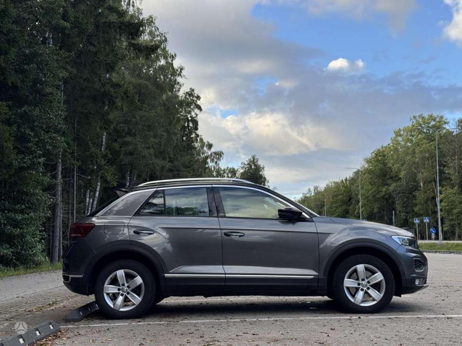 Pelēks Volkswagen T-Roc 2018 Klaipėda, ar dzinēja tilpumu 1.97 L un nobraukumu 198 tūkst. km par 15700 €, foto 13 vietnē AUTOMOTO.COM.LV