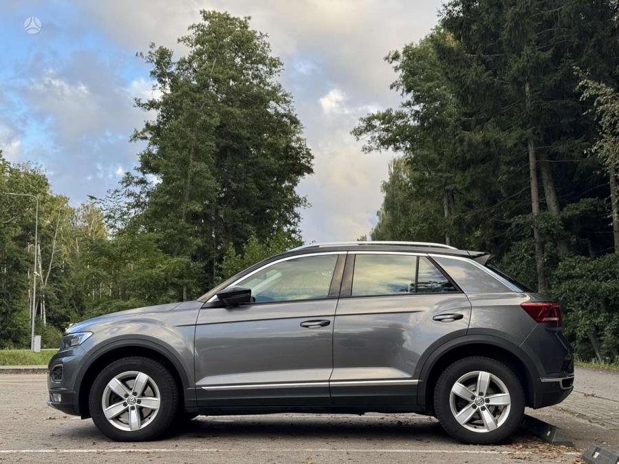 Pelēks Volkswagen T-Roc 2018 Klaipėda, ar dzinēja tilpumu 1.97 L un nobraukumu 198 tūkst. km par 15700 €, foto 14 vietnē AUTOMOTO.COM.LV