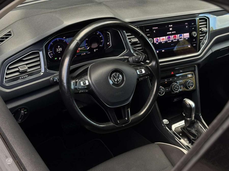 Pelēks Volkswagen T-Roc 2018 Klaipėda, ar dzinēja tilpumu 1.97 L un nobraukumu 198 tūkst. km par 15700 €, foto 24 vietnē AUTOMOTO.COM.LV