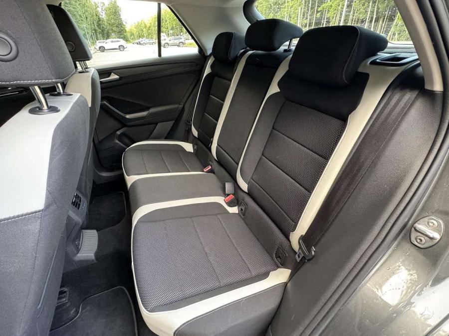 Pelēks Volkswagen T-Roc 2018 Klaipėda, ar dzinēja tilpumu 1.97 L un nobraukumu 198 tūkst. km par 15700 €, foto 28 vietnē AUTOMOTO.COM.LV