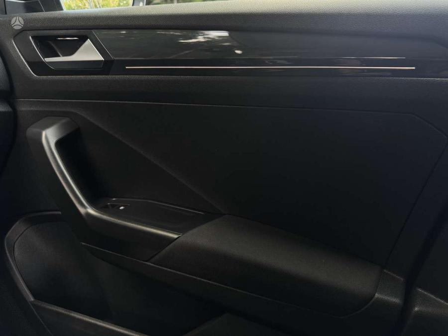Pelēks Volkswagen T-Roc 2018 Klaipėda, ar dzinēja tilpumu 1.97 L un nobraukumu 198 tūkst. km par 15700 €, foto 38 vietnē AUTOMOTO.COM.LV