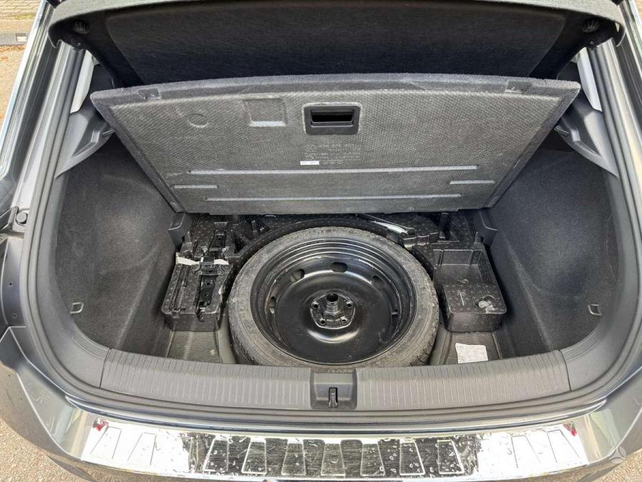 Pelēks Volkswagen T-Roc 2018 Klaipėda, ar dzinēja tilpumu 1.97 L un nobraukumu 198 tūkst. km par 15700 €, foto 52 vietnē AUTOMOTO.COM.LV