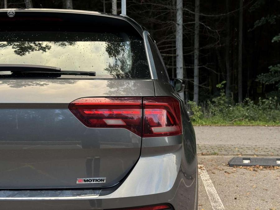 Pelēks Volkswagen T-Roc 2018 Klaipėda, ar dzinēja tilpumu 1.97 L un nobraukumu 198 tūkst. km par 15700 €, foto 54 vietnē AUTOMOTO.COM.LV