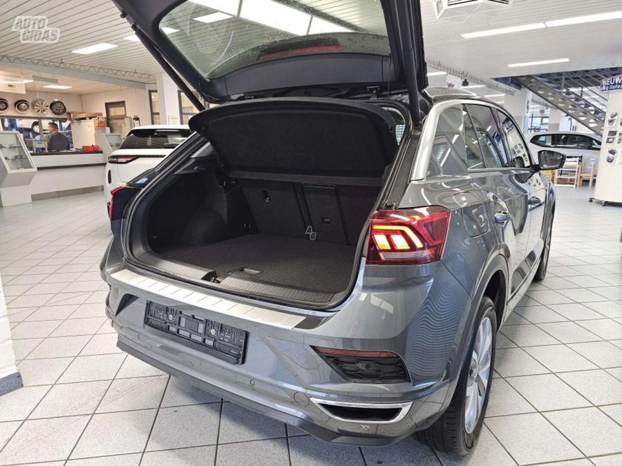 Grey Volkswagen T-Roc 2019 in Kaunas, with an engine capacity of 1.50 L and mileage of 58 thousand km for 23018 €, photo 3 on AUTOMOTO.COM.LV