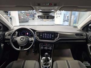 Grey Volkswagen T-Roc 2019 in Kaunas, with an engine capacity of 1.50 L and mileage of 58 thousand km for 23018 €, photo 8 on AUTOMOTO.COM.LV