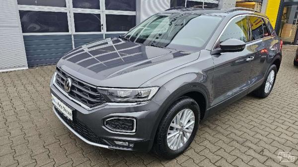 Grey Volkswagen T-Roc 2019 in Kaunas, with an engine capacity of 1.50 L and mileage of 55 thousand km for 21875 €, photo 1 on AUTOMOTO.COM.LV