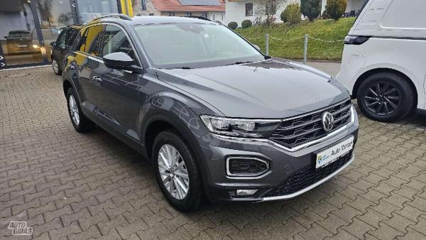 Grey Volkswagen T-Roc 2019 in Kaunas, with an engine capacity of 1.50 L and mileage of 55 thousand km for 21875 €, photo 5 on AUTOMOTO.COM.LV