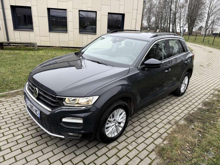 Pelēks Volkswagen T-Roc 2019 Tauragė, ar dzinēja tilpumu 1.00 L un nobraukumu 111 tūkst. km par 13500 €, foto 2 vietnē AUTOMOTO.COM.LV