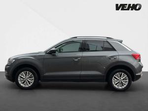 Pelēks Volkswagen T-Roc 2019 Viļņa, ar dzinēja tilpumu 1.97 L un nobraukumu 140 tūkst. km par 18200 €, foto 2 vietnē AUTOMOTO.COM.LV