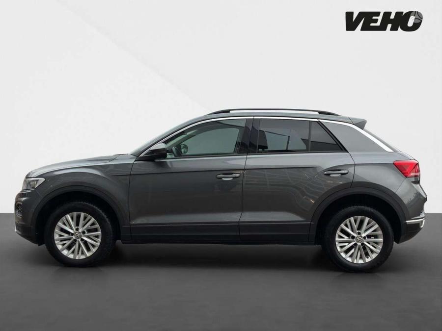 Pelēks Volkswagen T-Roc 2019 Viļņa, ar dzinēja tilpumu 1.97 L un nobraukumu 140 tūkst. km par 18200 €, foto 2 vietnē AUTOMOTO.COM.LV