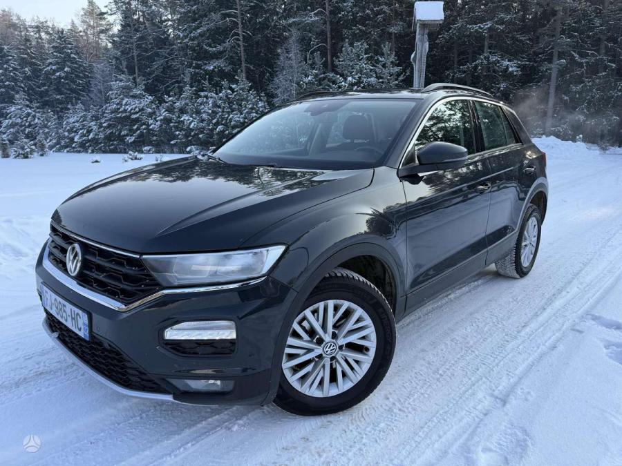 Pelēks Volkswagen T-Roc 2019 Tauragė, ar dzinēja tilpumu 1.00 L un nobraukumu 111 tūkst. km par 13500 €, foto 1 vietnē AUTOMOTO.COM.LV