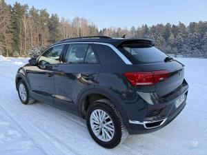 Pelēks Volkswagen T-Roc 2019 Tauragė, ar dzinēja tilpumu 1.00 L un nobraukumu 111 tūkst. km par 13500 €, foto 5 vietnē AUTOMOTO.COM.LV