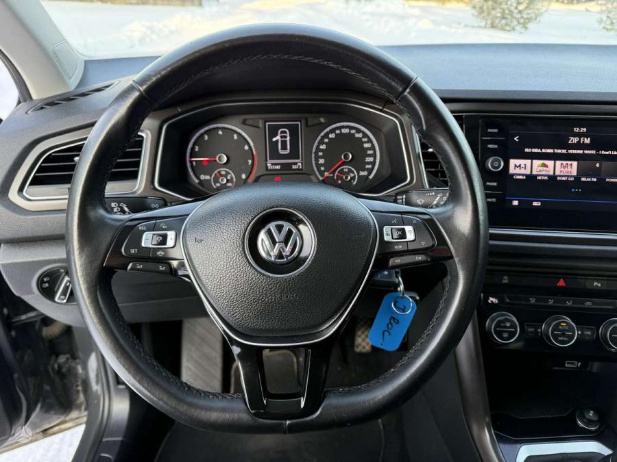 Pelēks Volkswagen T-Roc 2019 Tauragė, ar dzinēja tilpumu 1.00 L un nobraukumu 111 tūkst. km par 13500 €, foto 17 vietnē AUTOMOTO.COM.LV