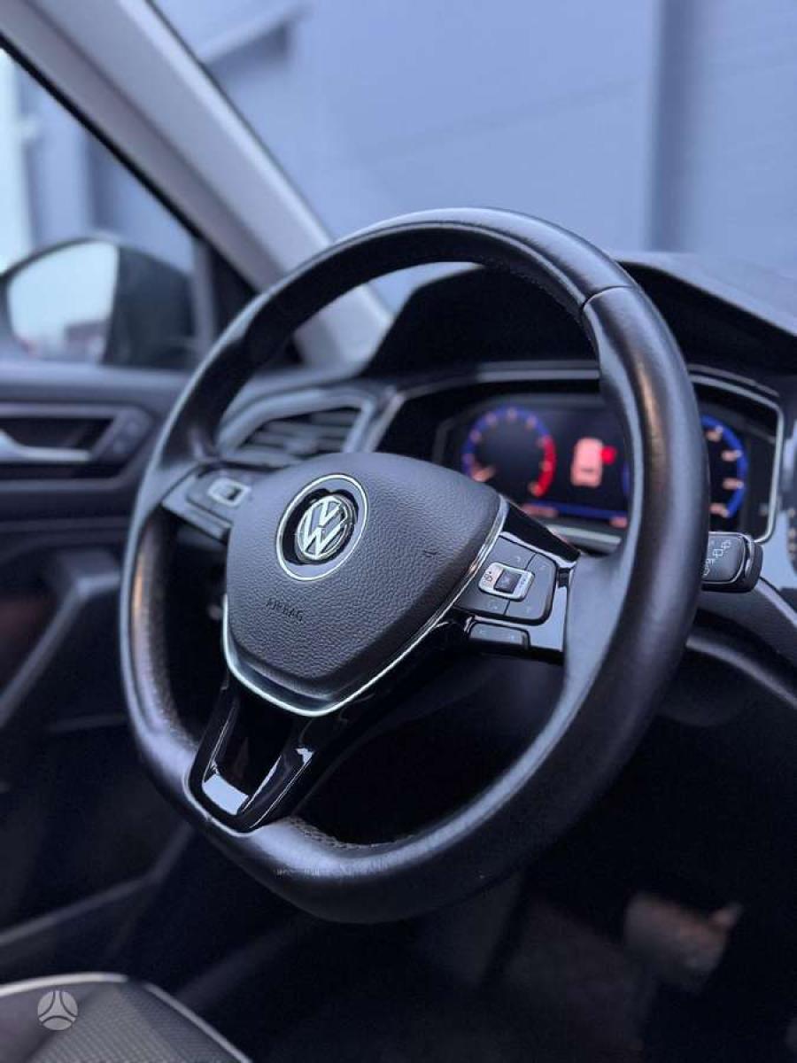 Pelēks Volkswagen T-Roc 2019 Kauņa, ar dzinēja tilpumu 1.50 L un nobraukumu 165 tūkst. km par 14650 €, foto 16 vietnē AUTOMOTO.COM.LV