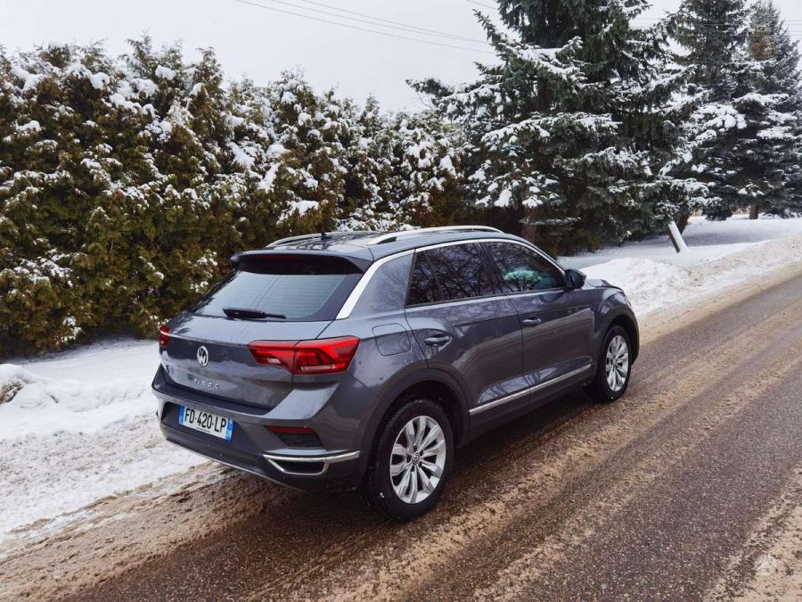 Grey Volkswagen T-Roc 2019 in Kaunas, with an engine capacity of 1.97 L and mileage of 194 thousand km for 9900 €, photo 1 on AUTOMOTO.COM.LV