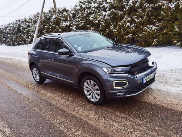 Grey Volkswagen T-Roc 2019 in Kaunas, with an engine capacity of 1.97 L and mileage of 194 thousand km for 9300 €, photo 3 on AUTOMOTO.COM.LV