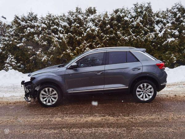 Grey Volkswagen T-Roc 2019 in Kaunas, with an engine capacity of 1.97 L and mileage of 194 thousand km for 9300 €, photo 6 on AUTOMOTO.COM.LV