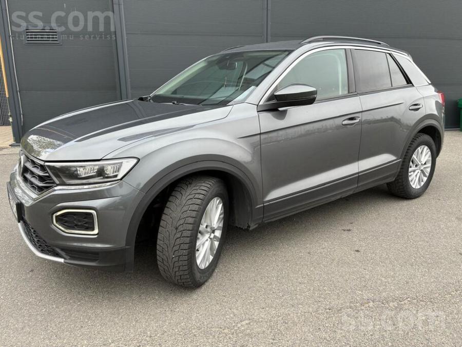 Grey Volkswagen T-Roc 2019 in Riga, with an engine capacity of 1.50 L and mileage of 183 thousand km for 14999 €, photo 1 on AUTOMOTO.COM.LV