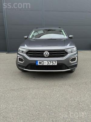 Grey Volkswagen T-Roc 2019 in Riga, with an engine capacity of 1.50 L and mileage of 183 thousand km for 14999 €, photo 3 on AUTOMOTO.COM.LV
