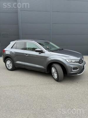 Grey Volkswagen T-Roc 2019 in Riga, with an engine capacity of 1.50 L and mileage of 183 thousand km for 14999 €, photo 4 on AUTOMOTO.COM.LV