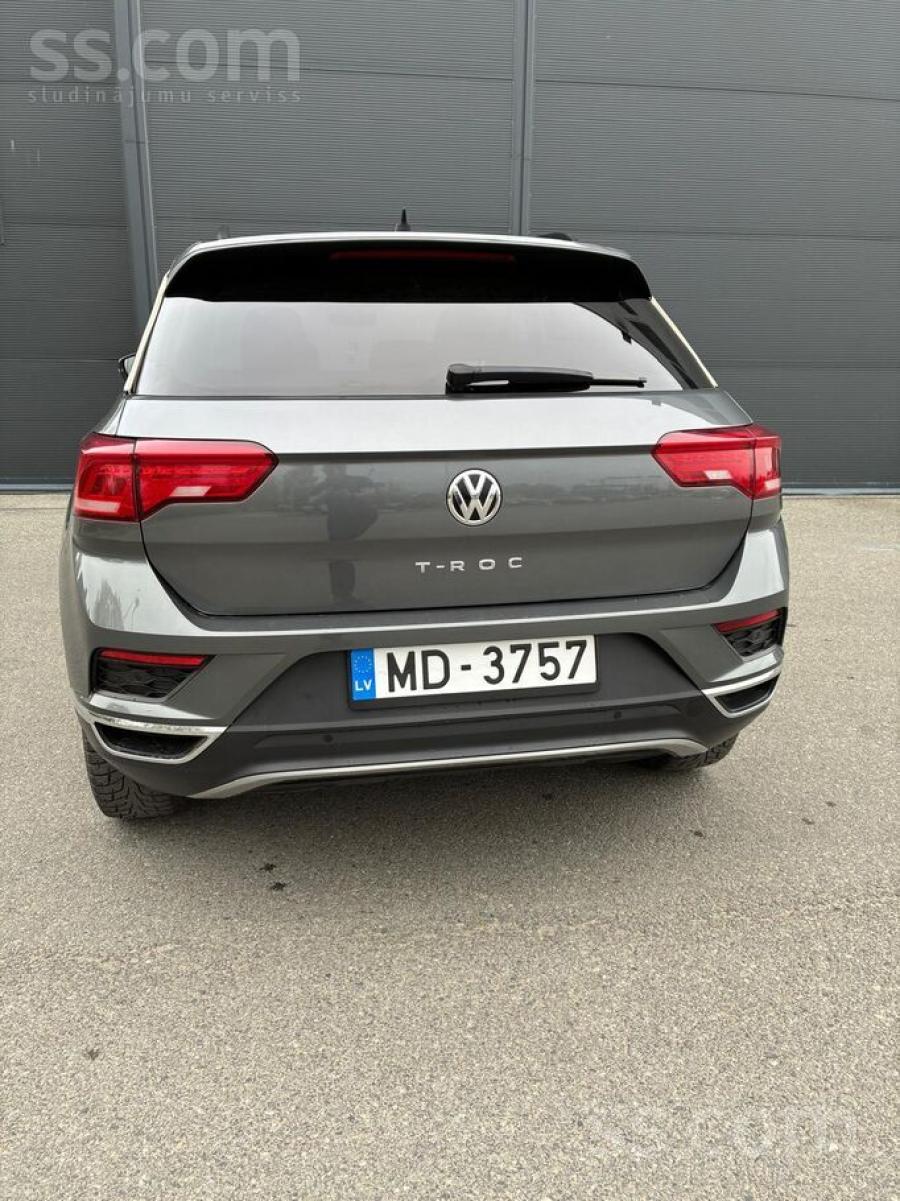 Grey Volkswagen T-Roc 2019 in Riga, with an engine capacity of 1.50 L and mileage of 183 thousand km for 14999 €, photo 5 on AUTOMOTO.COM.LV