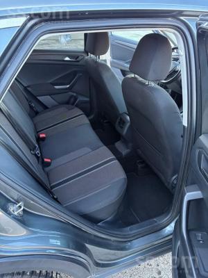Grey Volkswagen T-Roc 2019 in Riga, with an engine capacity of 1.50 L and mileage of 183 thousand km for 14999 €, photo 7 on AUTOMOTO.COM.LV