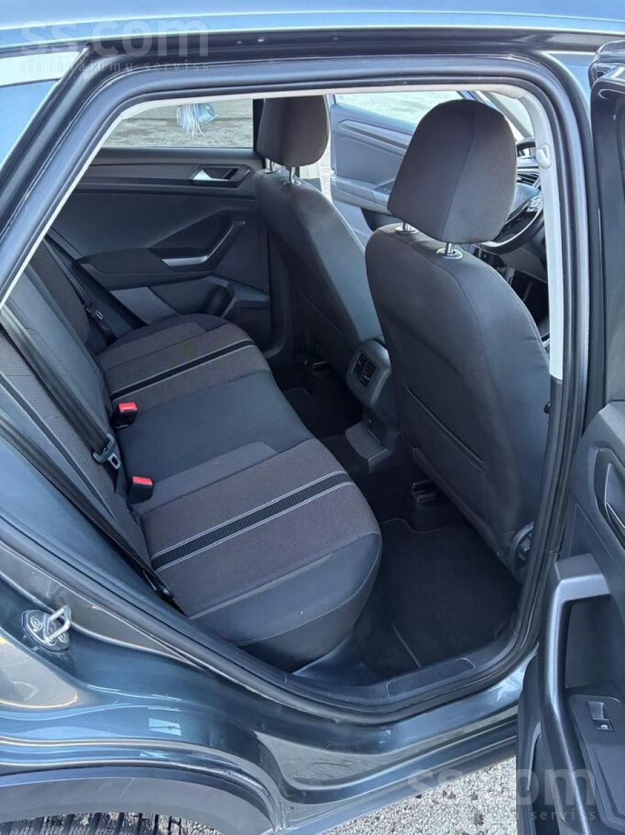 Grey Volkswagen T-Roc 2019 in Riga, with an engine capacity of 1.50 L and mileage of 183 thousand km for 14999 €, photo 7 on AUTOMOTO.COM.LV