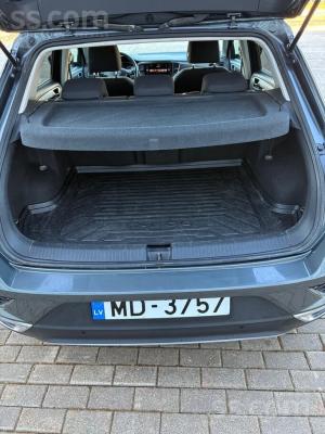 Grey Volkswagen T-Roc 2019 in Riga, with an engine capacity of 1.50 L and mileage of 183 thousand km for 14999 €, photo 8 on AUTOMOTO.COM.LV