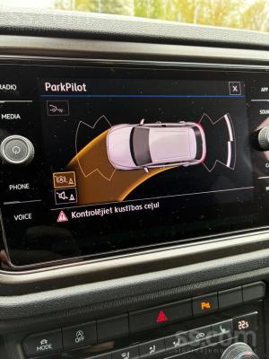 Grey Volkswagen T-Roc 2019 in Riga, with an engine capacity of 1.50 L and mileage of 183 thousand km for 14999 €, photo 10 on AUTOMOTO.COM.LV