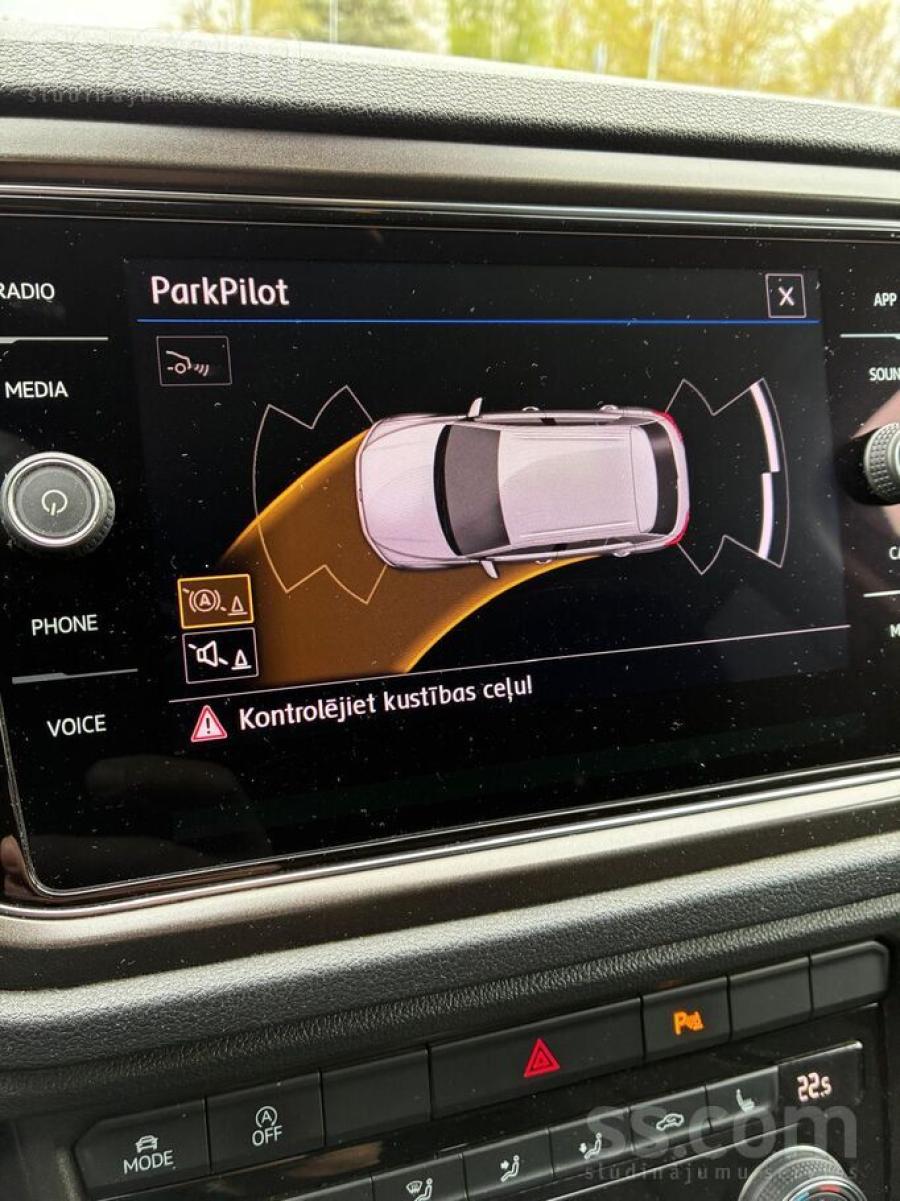 Grey Volkswagen T-Roc 2019 in Riga, with an engine capacity of 1.50 L and mileage of 183 thousand km for 14999 €, photo 10 on AUTOMOTO.COM.LV