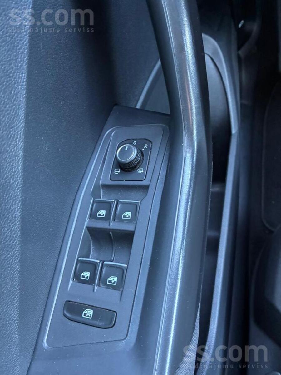 Grey Volkswagen T-Roc 2019 in Riga, with an engine capacity of 1.50 L and mileage of 183 thousand km for 14999 €, photo 14 on AUTOMOTO.COM.LV