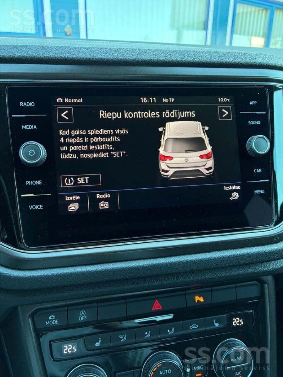 Grey Volkswagen T-Roc 2019 in Riga, with an engine capacity of 1.50 L and mileage of 183 thousand km for 14999 €, photo 19 on AUTOMOTO.COM.LV