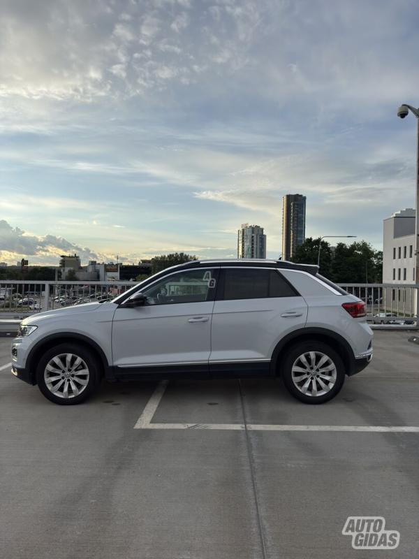 Pelēks Volkswagen T-Roc 2019 Viļņa, ar dzinēja tilpumu 2.00 L un nobraukumu 155 tūkst. km par 18500 €, foto 2 vietnē AUTOMOTO.COM.LV