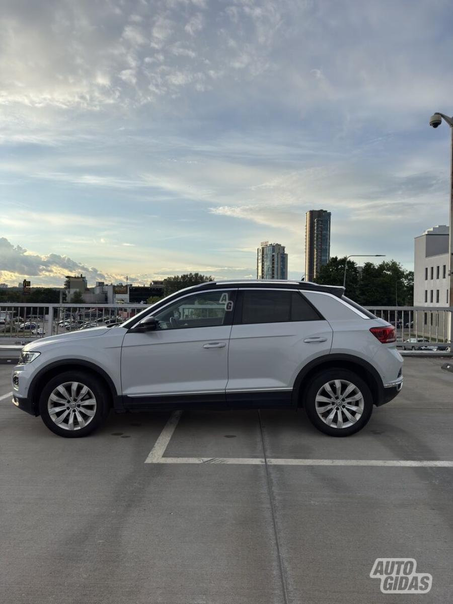 Pelēks Volkswagen T-Roc 2019 Viļņa, ar dzinēja tilpumu 2.00 L un nobraukumu 155 tūkst. km par 18500 €, foto 3 vietnē AUTOMOTO.COM.LV